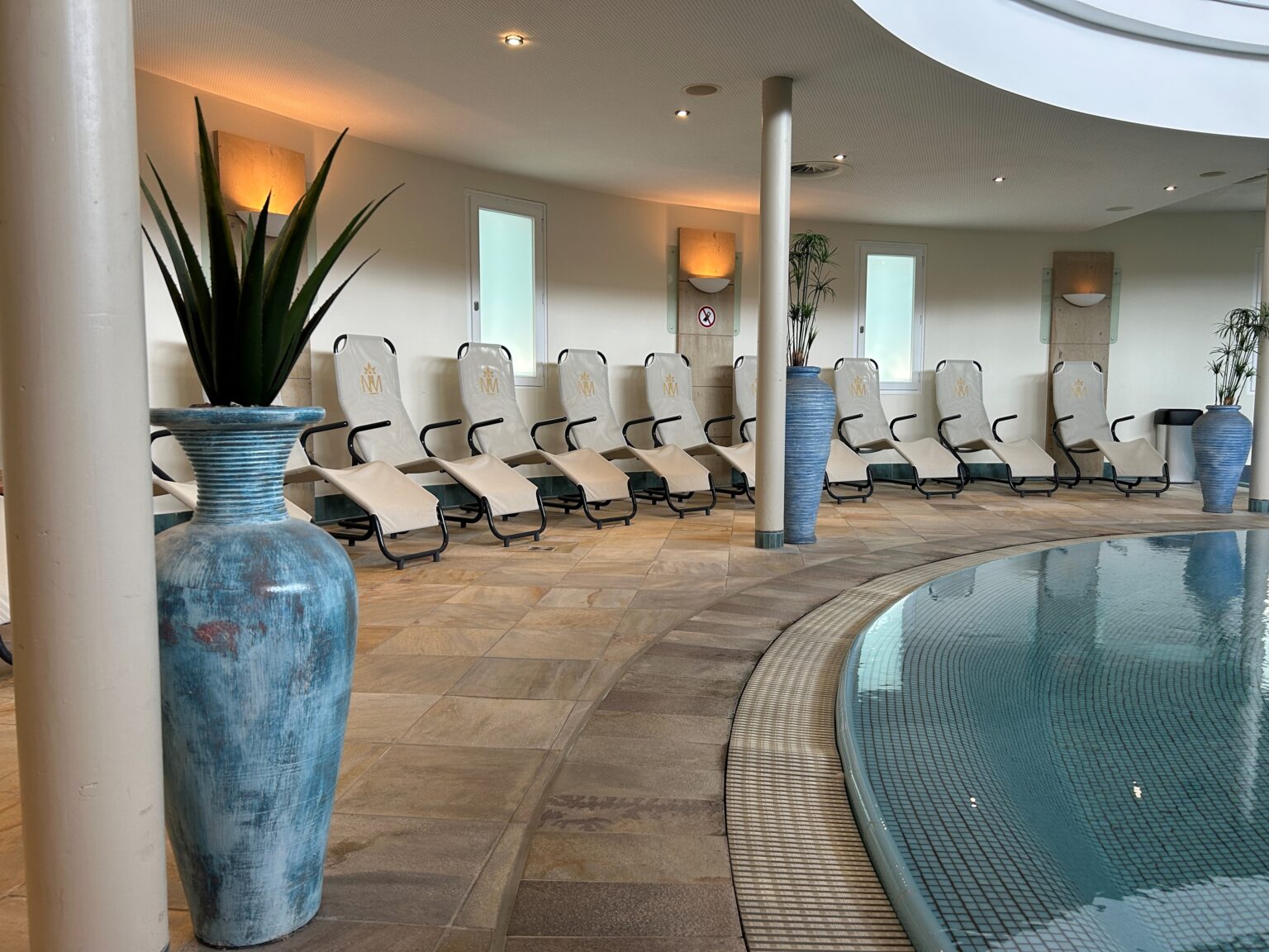 St Tonis Schwimmbad